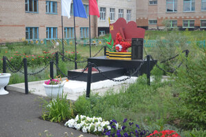 Парк Победы (Uchitelskaya ulitsa No:6А, posyolok Molodyozhny), anıt, heykel  Orenburgskaya oblastından