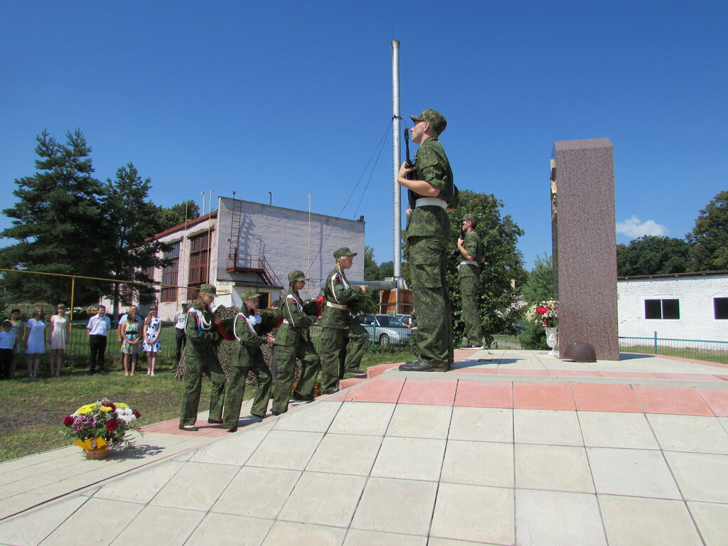 Anıt, heykel Братская могила советских воинов, Orlovskaya oblastı, foto