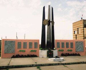 Воинам-землякам, погибшим в годы Великой Отечественной войны (Novosibirsk Region, Ust-Tarkskiy rayon, selo Novonikolsk), anıt, heykel  Novosibirskaya oblastından