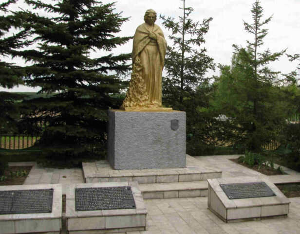 Anıt, heykel Братская могила, Grodnenskaya oblastı, foto