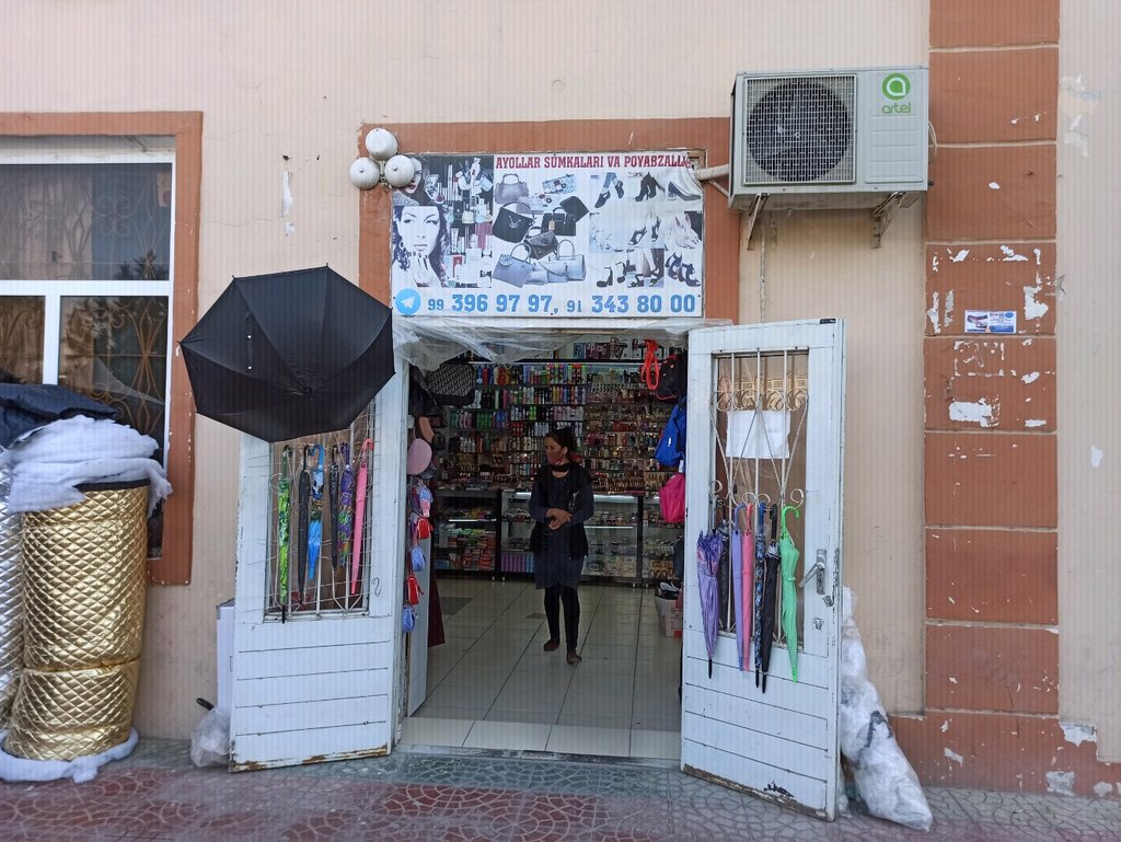 Çanta ve valiz mağazaları Bags and Shoes, Nemengan, foto