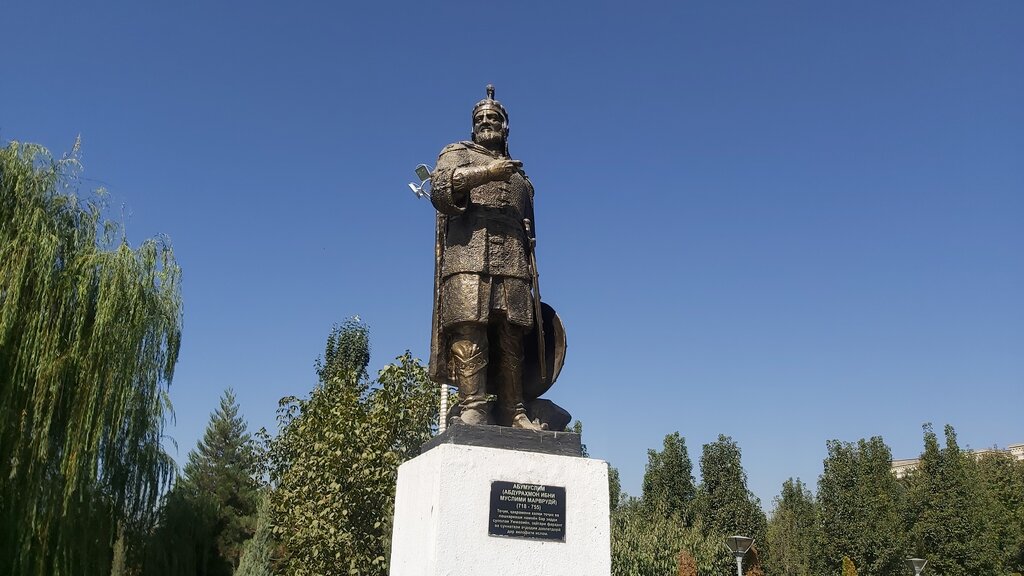 Anıt, heykel Ebu Muslim, Duşanbe, foto