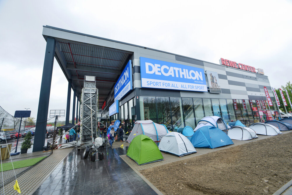 Fitness ve spor ekipmanı firmaları Decathlon Ingolstadt, Bavyera, foto