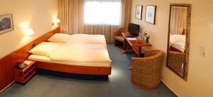 Hotel Mondial Comfort (Heinestraße No:13, Frankfurt am Main), otel  Frankfurt am Main'den