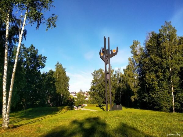 Anıt, heykel Мемориальный комплекс, Minskaya oblastı, foto