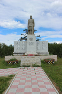 Солдат Победы (Republic of Sakha (Yakutia), Namskiy ulus, protoka Magan-Kerekh), anıt, heykel  Saha Cumhuriyeti'nden (Yakutistan'dan)