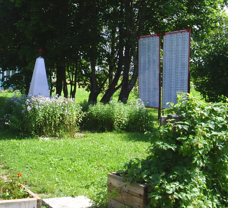 Anıt, heykel Обелиск воинам-землякам, павшим в годы ВОВ, Vologodskaya oblastı, foto