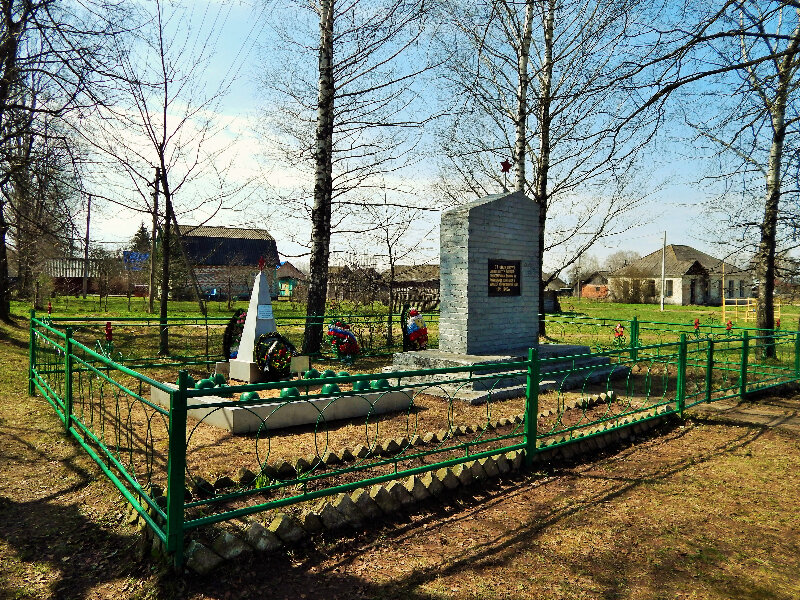 Anıt, heykel Братская могила № 8-27, Smolenskaya oblastı, foto
