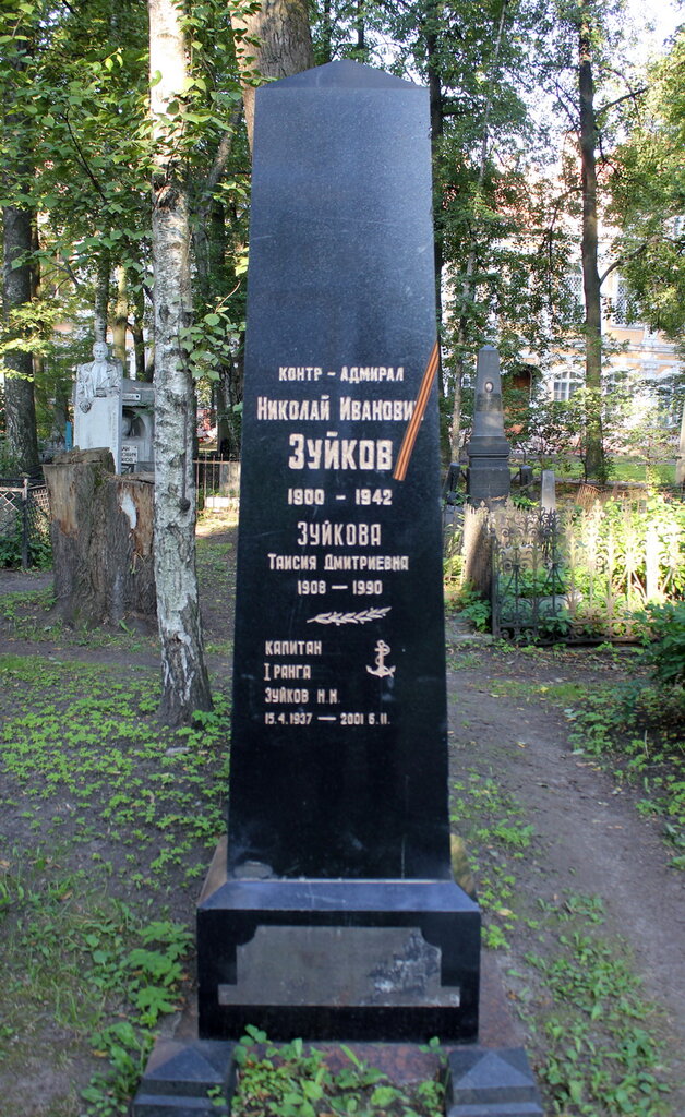 Ünlü kişilerin mezarları Контр-адмирал Н.И. Зуйков, Saint‑Petersburg, foto