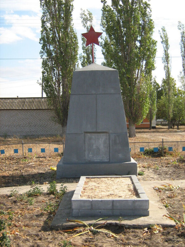 Anıt, heykel Братская могила советских воинов, погибших в период Сталинградской битвы, Volgogradskaya oblastı, foto