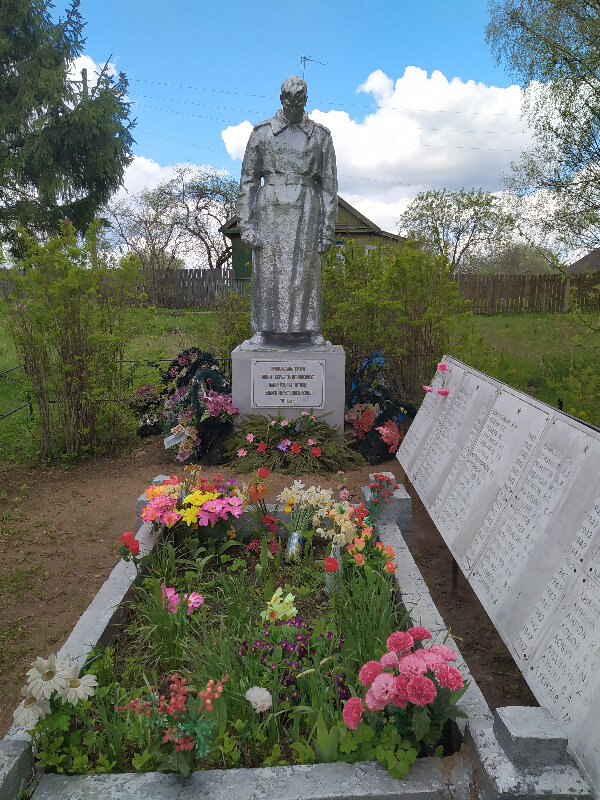 Anıt, heykel Воинское захоронение, Tverskaya oblastı, foto
