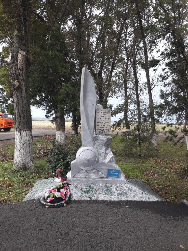 Anıt, heykel Могила летчикам, погибшим в бою с фашистскими захватчиками, Krasnodarski krayı, foto