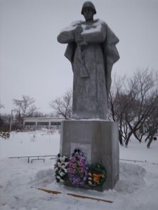 Воину-освободителю (Tsentralnaya ulitsa No:с10А, selo Irbizino), anıt, heykel  Novosibirskaya oblastından
