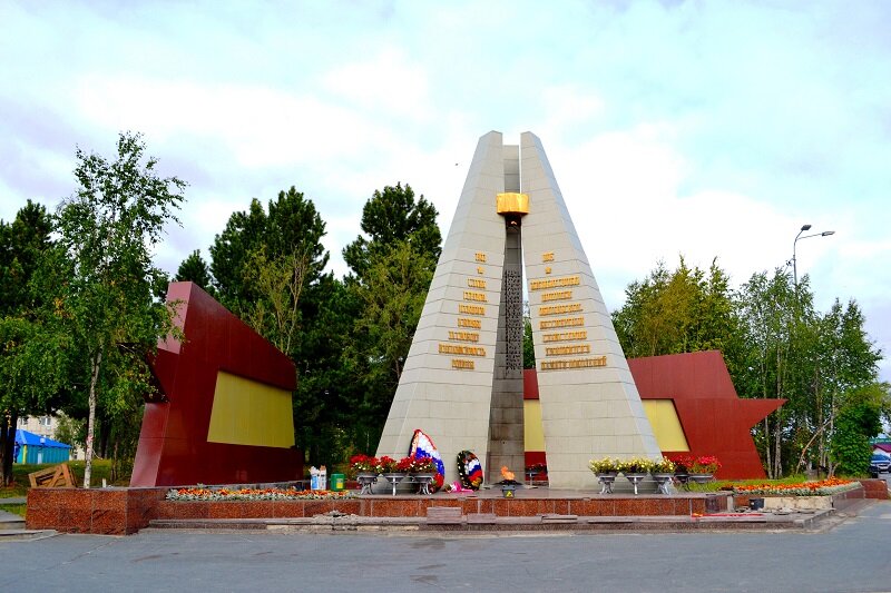 Anıt, heykel Вечный огонь, Nadym, foto