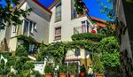 Villa Na More (Рубежная улица No:110, Гагаринский муниципальный округ, микрорайон Казачья Бухта), otel  Sevastopol'dan