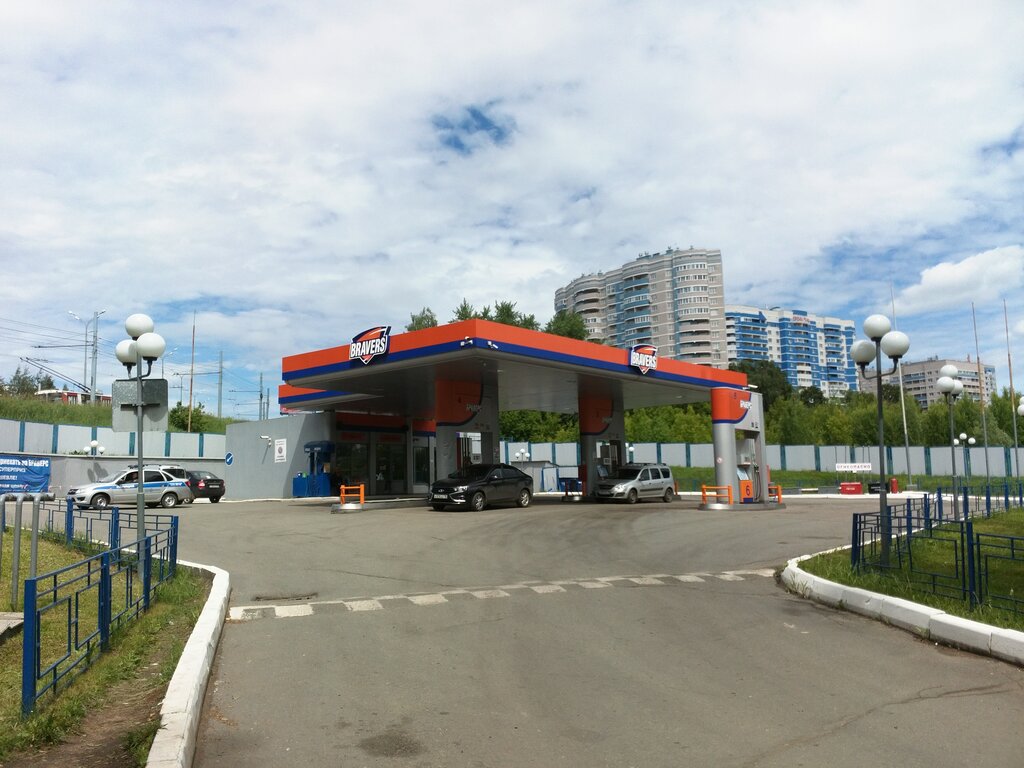 Benzin istasyonu Legenda, Izhevsk, foto