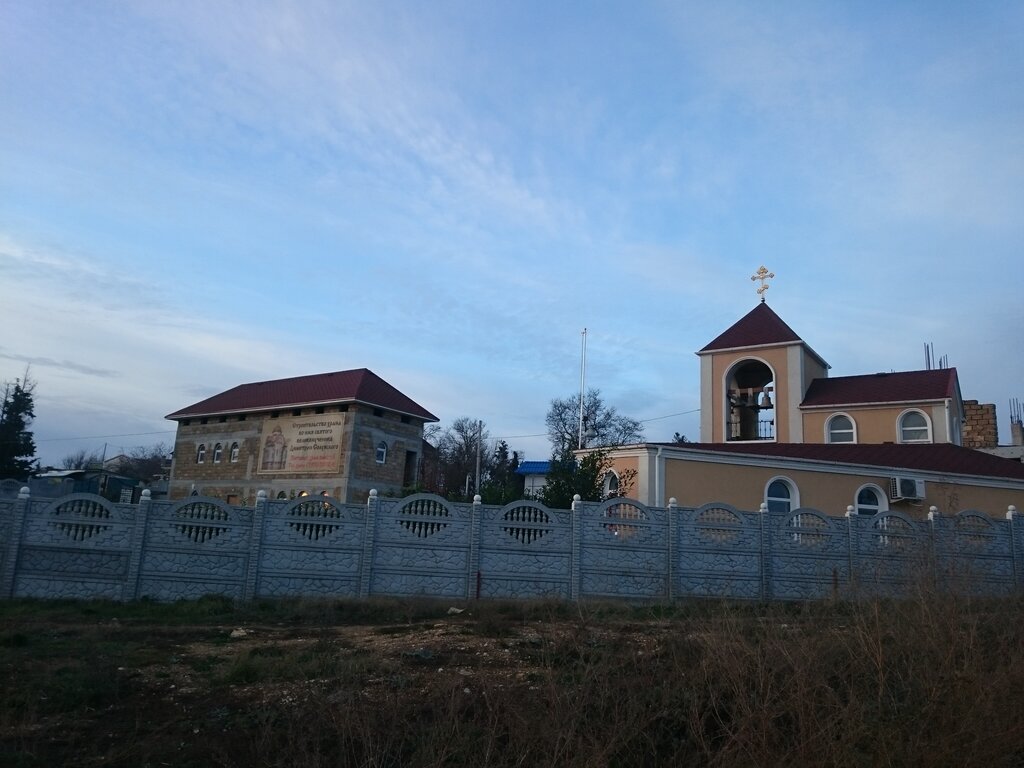 Ortodoks kiliseleri Pravoslavny prikhod khrama vo imya svyatogo velikomuchenika Dimitriya Solunskogo, Sevastopol, foto