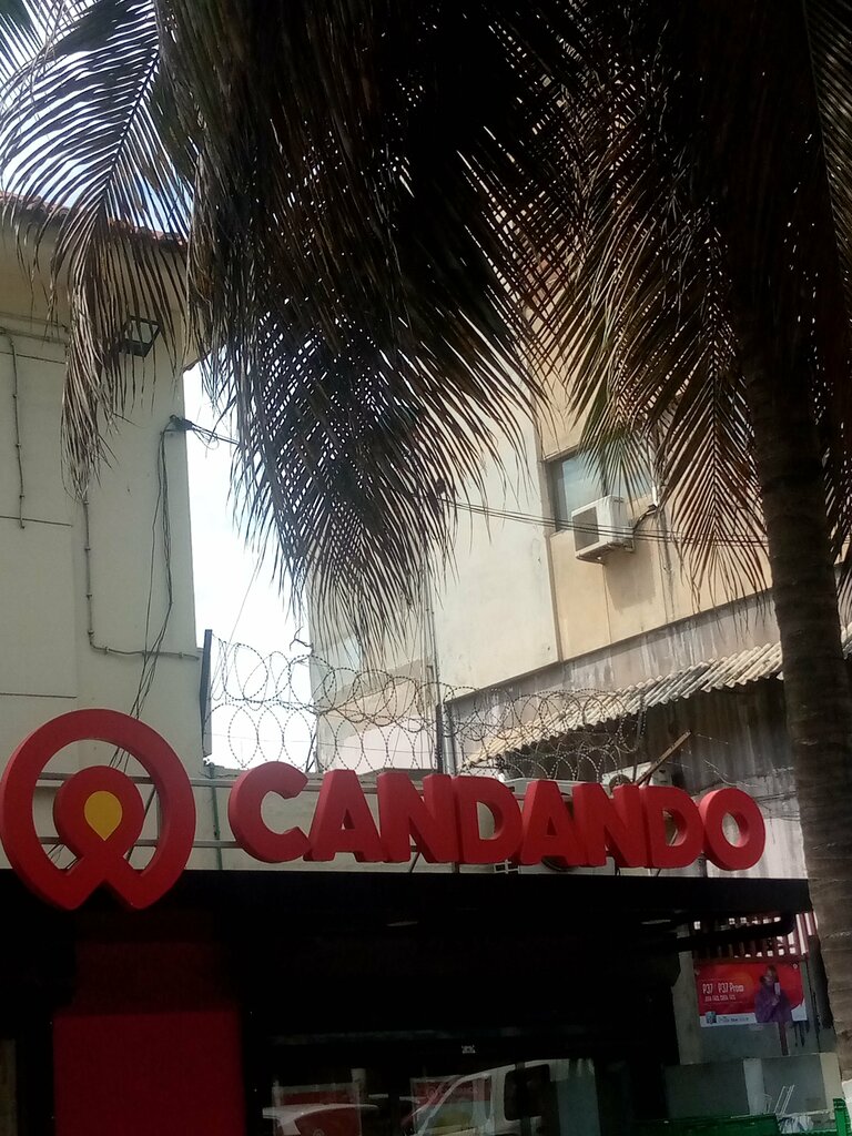 Mini-market Candando Valódia, Loanda, foto