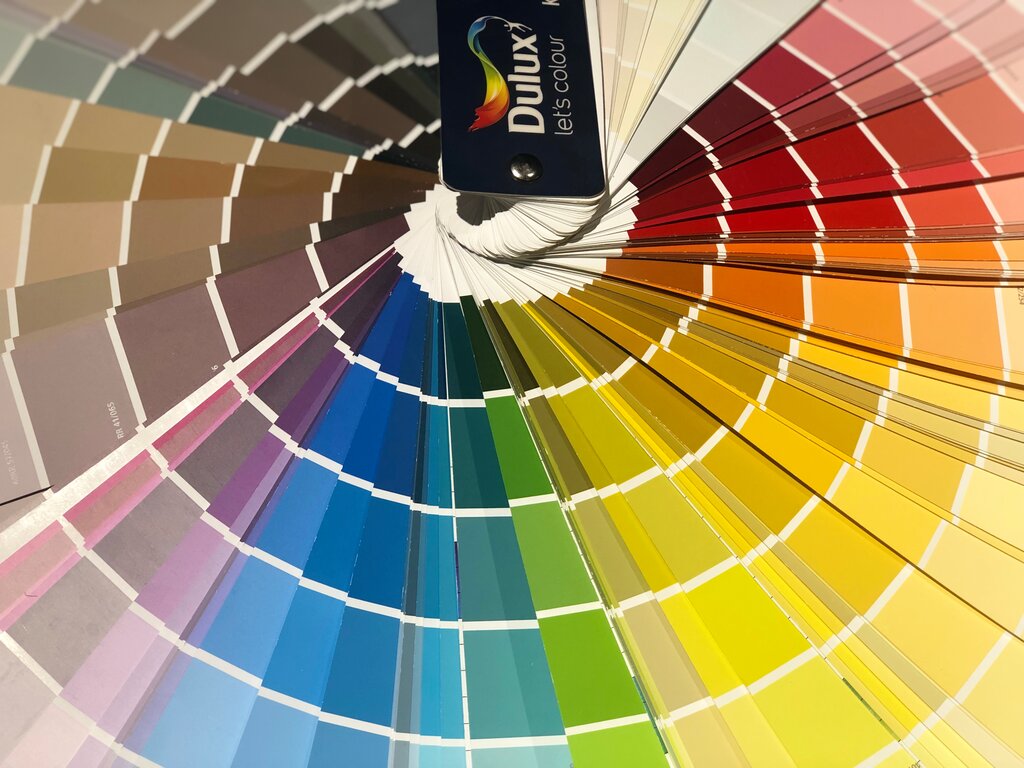 Boya ve cila malzemeleri üretim ve satış yerleri Dulux workshop, Tver, foto