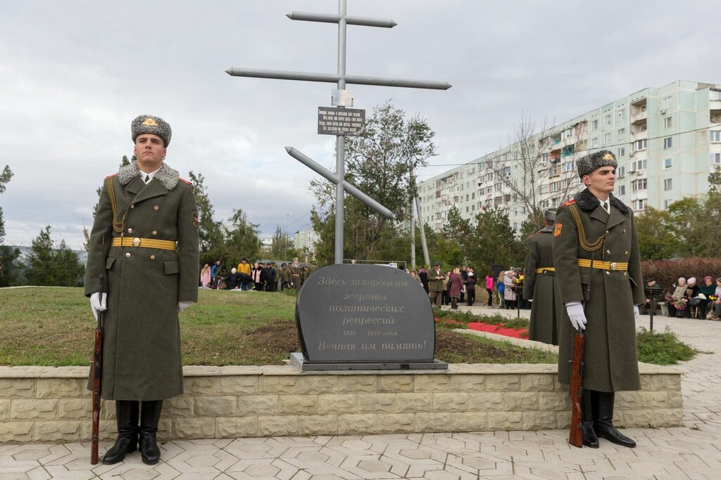 Anıt, heykel Monument to victims of political repression, Tiraspol, foto