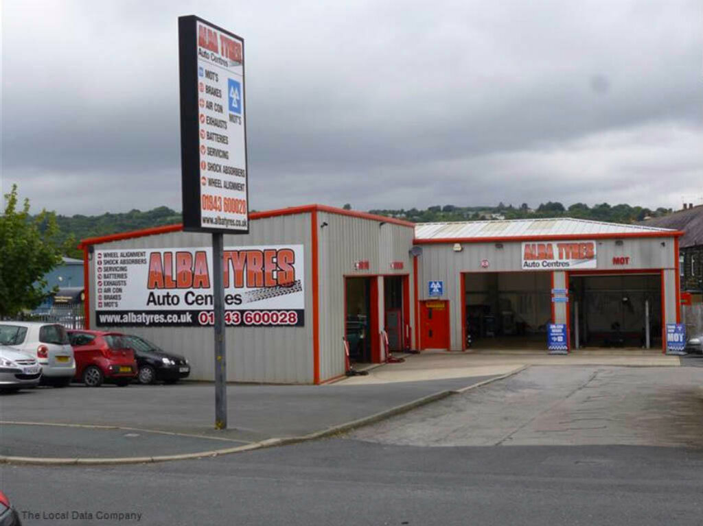 Otomobil ekspertizi Alba Tyres - Team Protyre, İngiltere, foto