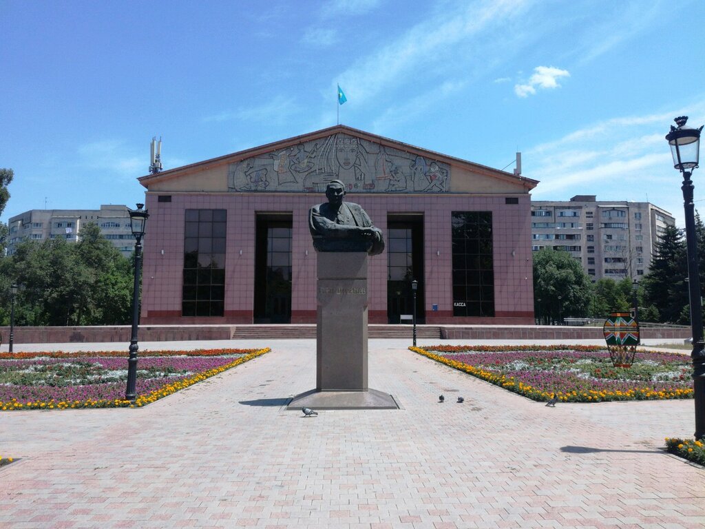 Anıt, heykel G. Musirepov, Almatı, foto