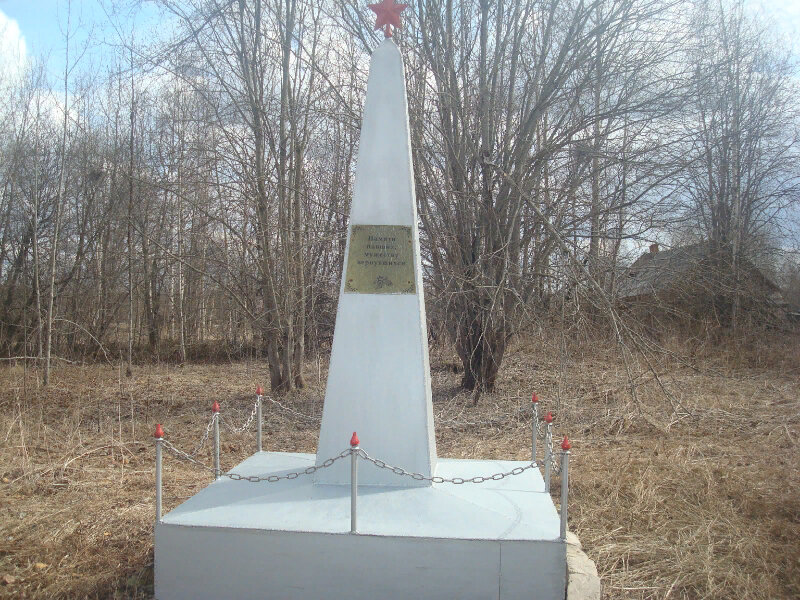Anıt, heykel Обелиск погибшим в годы ВОВ, Kostromskaya oblastı, foto