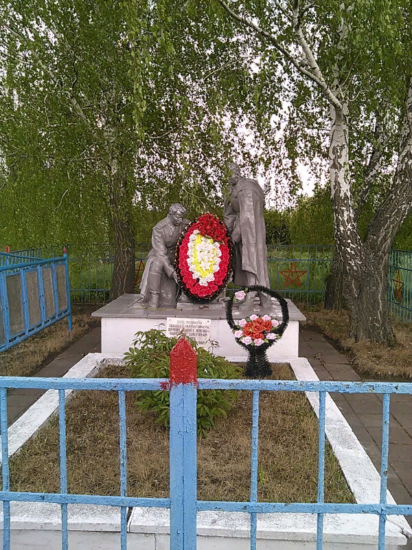 Anıt, heykel Братская могила советских воинов, Orlovskaya oblastı, foto
