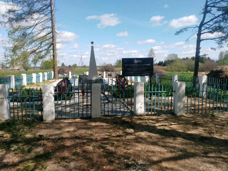 Anıt, heykel Братское воинское захоронение № 8, Smolenskaya oblastı, foto