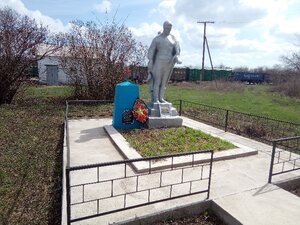 Воинам Великой Отечественной войны (Rostov Region, Belokalitvinskiy rayon, Gornyatskoye selskoye poseleniye, poselok pri stantsii Grachi), anıt, heykel  Rostovskaya oblastından