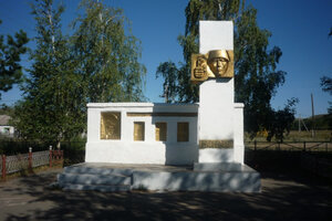 Стела павшим воинам- землякам (Orenburg Region, Novosergiyevskiy rayon, posyolok Krasnaya Polyana, Sadovaya ulitsa), anıt, heykel  Orenburgskaya oblastından