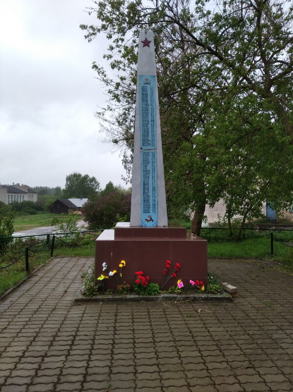 Anıt, heykel Обелиск погибшим в борьбе с фашизмом, Vologodskaya oblastı, foto