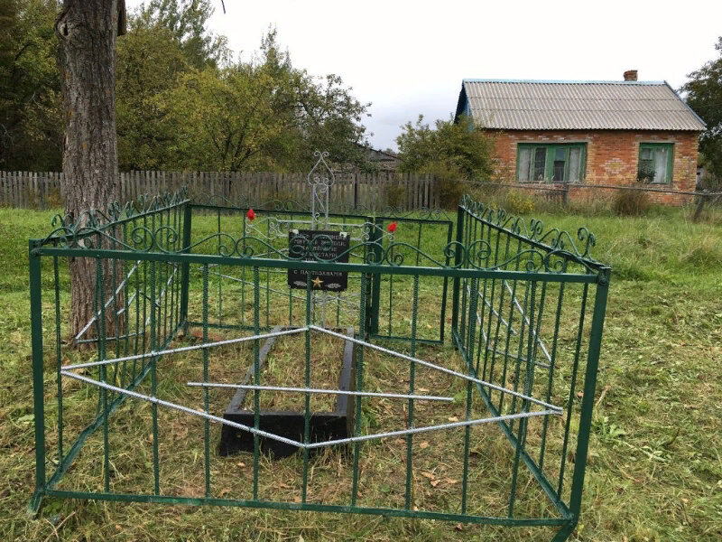 Anıt, heykel Братская могила, Smolenskaya oblastı, foto