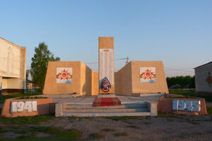 Воинам-землякам, погибшим в годы Великой Отечественной войны (Lipetsk Region, Krasninskiy rayon, Gudalovskiy selsovet, derevnya Morevo), anıt, heykel  Lipetskaya oblastından