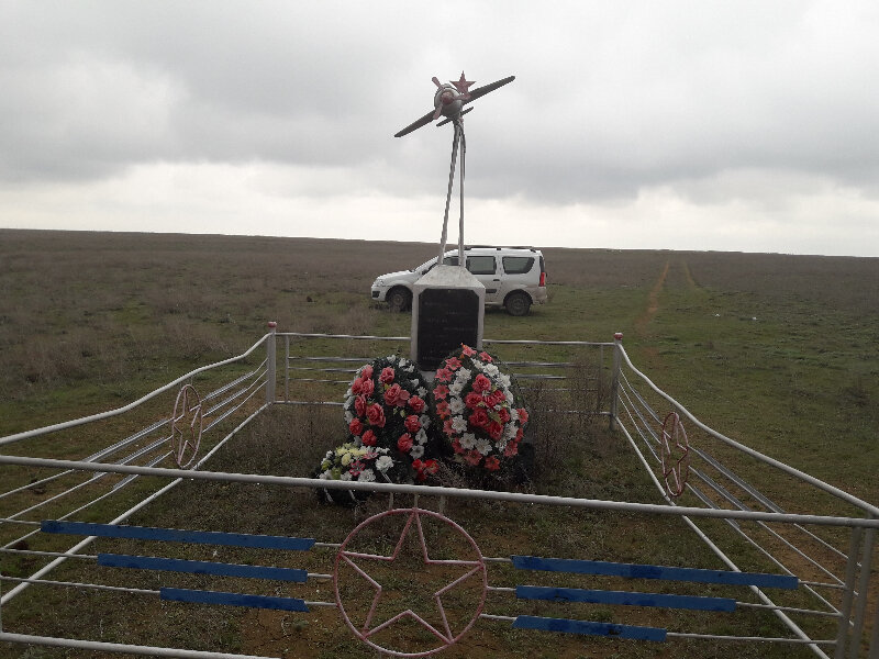 Anıt, heykel Могила Я.М. Михайлова, Astrahanskaya oblastı, foto