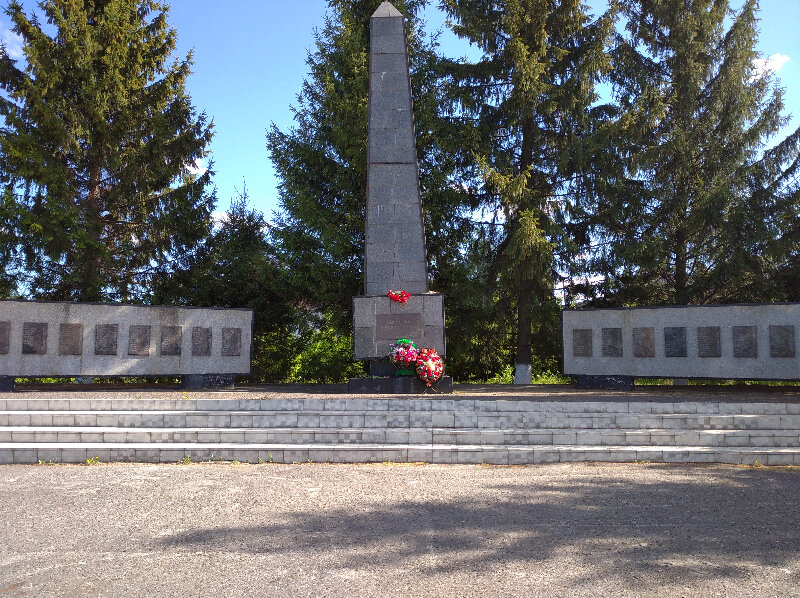 Anıt, heykel Воинам-односельчанам, погибшим в годы Великой Отечественной войны, Kurskaya oblastı, foto