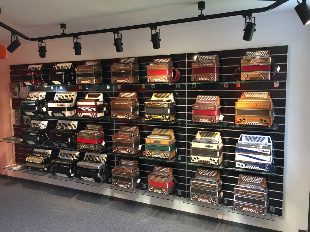 Müzik enstrumanların tamiri Music Center Deggendorf, Deggendorf, foto