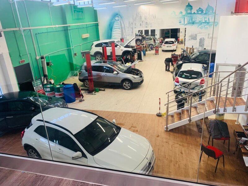 Otomobil servisi Caredda Motors, Cagliari, foto