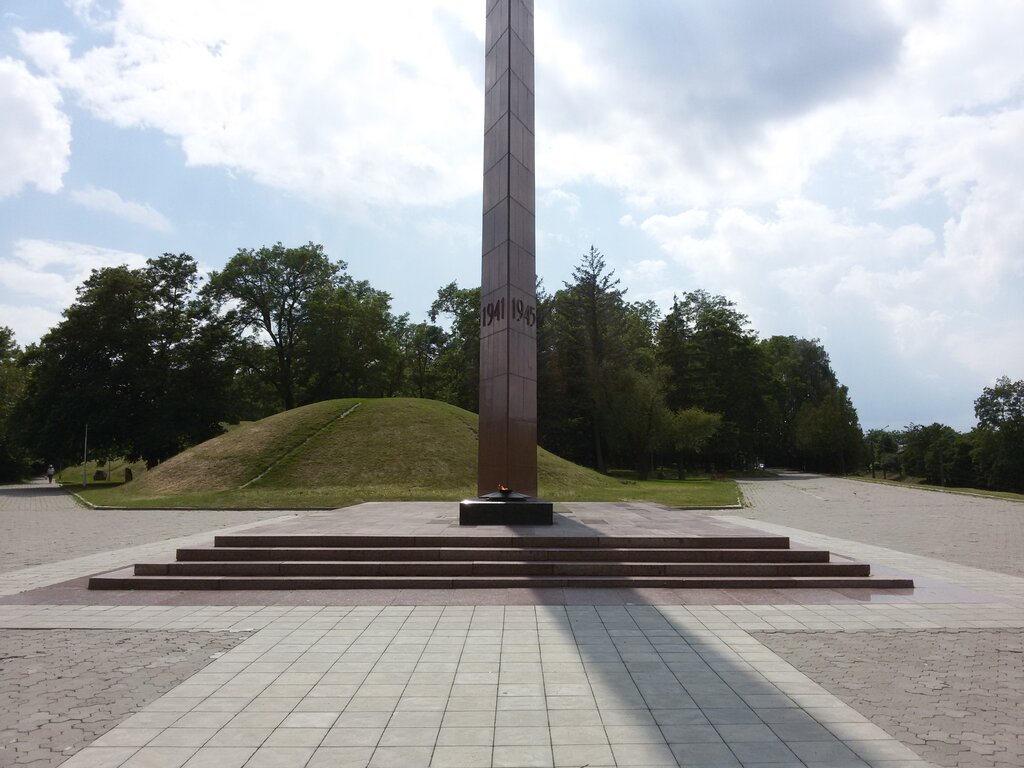 Anıt, heykel Вечный огонь, Chernigov, foto