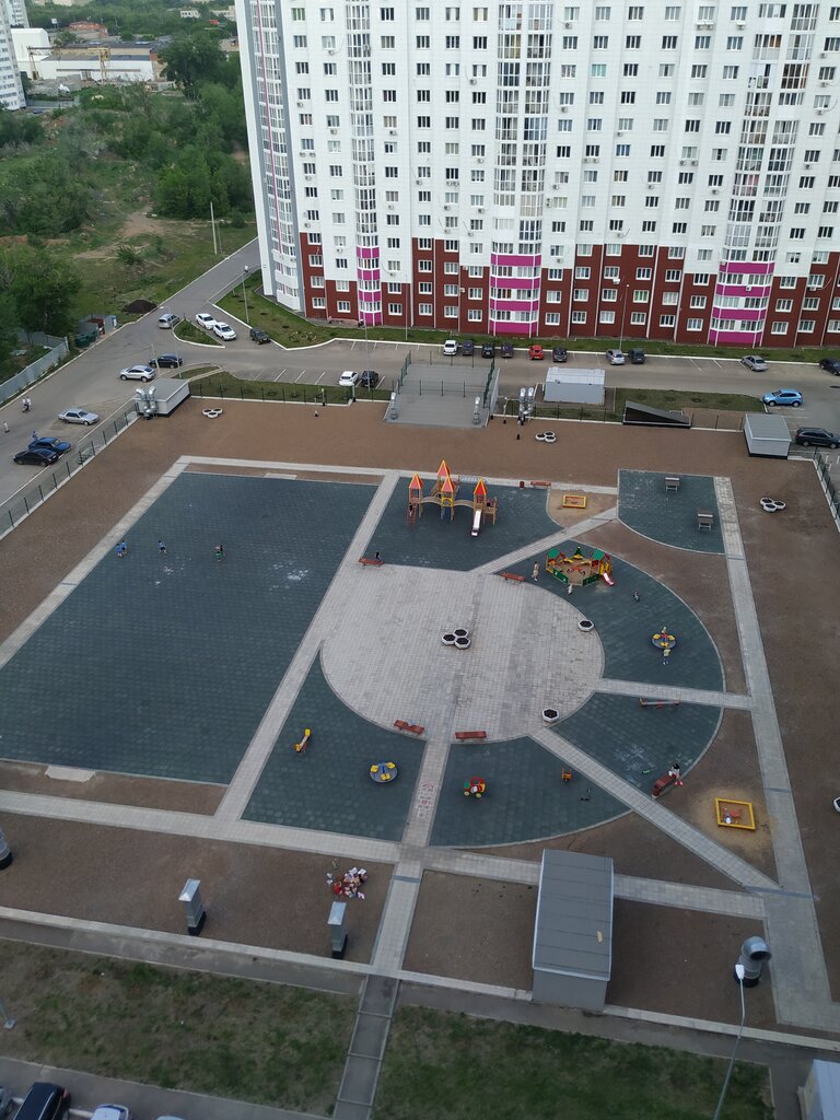 Konut blokları Торговый центр Заводской, Orenburg, foto