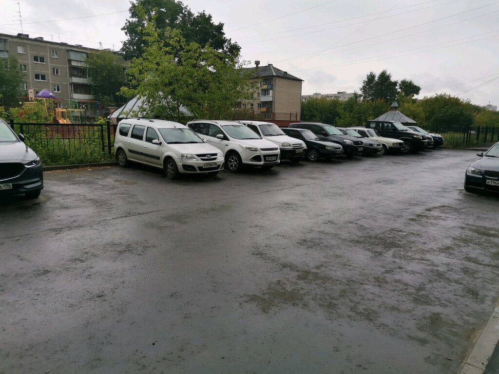 Otoparklar Parking lot, Yekaterinburg, foto