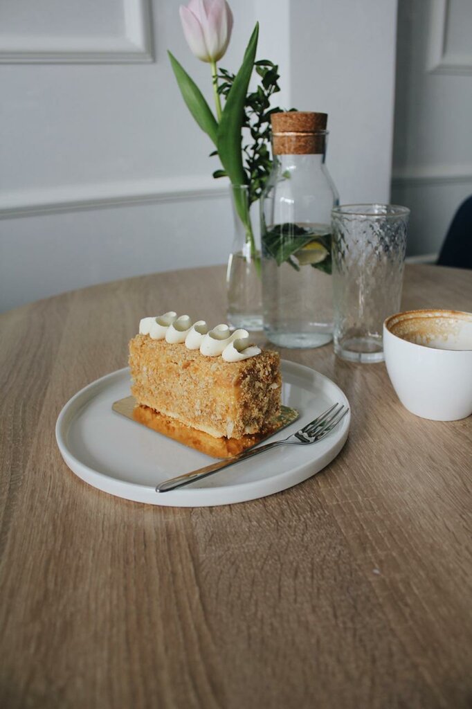 Al götür kahve Minutka Sladosti, Mytişçi, foto