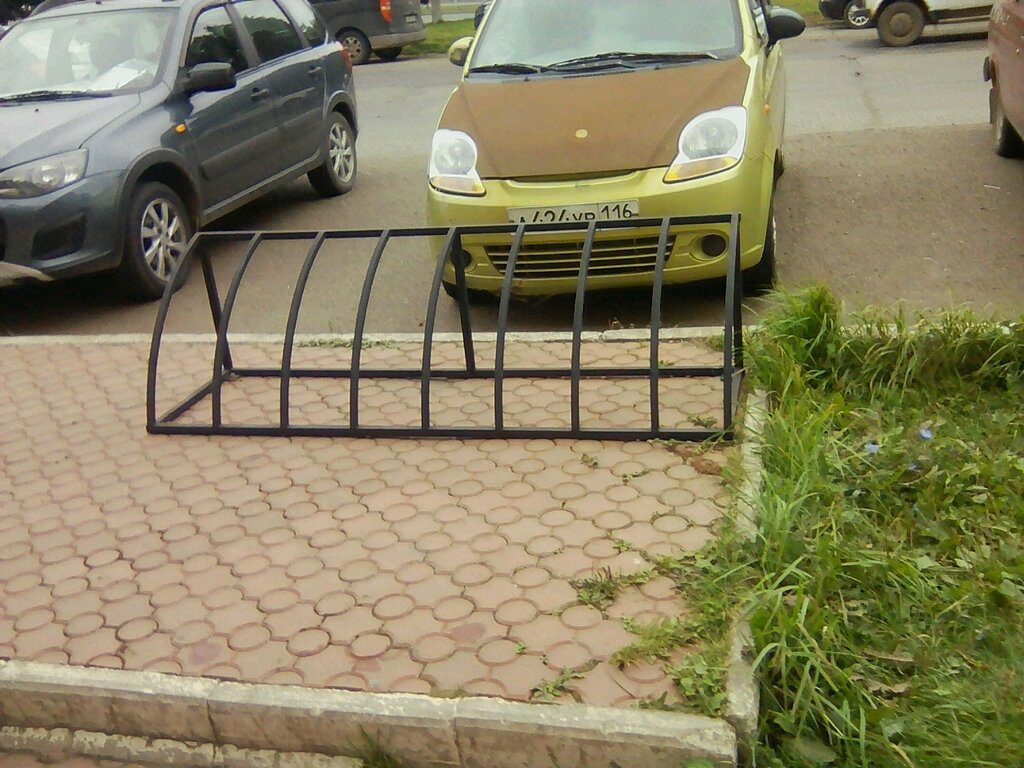 Bisiklet park yerleri Велопарковка, Naberejniye Çelny (Yar Çallı), foto