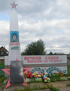 Обелиск (Sverdlovsk Region, Ivdelskiy munitsipalny okrug, posyolok Denezhkino, Sovetskaya ulitsa), anıt, heykel  Sverdlovskaya oblastından