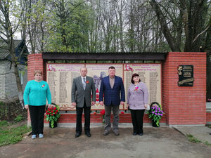 Мемориальная стена (Kaluga Region, Ferzikovskiy rayon, Bebelevskiy selsovet, derevnya Bebelevo), anıt, heykel  Kalujskaya oblastından