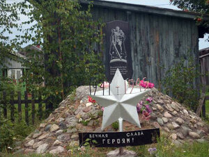 Воин-освободитель (Vologda Region, Kichmengsko-Gorodetskiy munitsipalny okrug, derevnya Olyatovo, Solnechnaya ulitsa), anıt, heykel  Vologodskaya oblastından