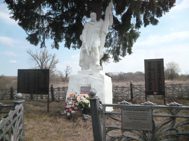 Anıt, heykel Воинское захоронение № 5-7-б, Tulskaya oblastı, foto