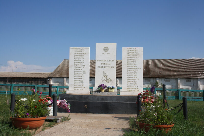 Anıt, heykel Обелиск Вечная слава воинам-победителям, İrkutskaya oblastı, foto