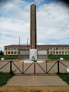 Воинам, погибшим в Великой Отечественной войне (Orenburg Region, Ilekskiy rayon, selo Sukhorechka), anıt, heykel  Orenburgskaya oblastından