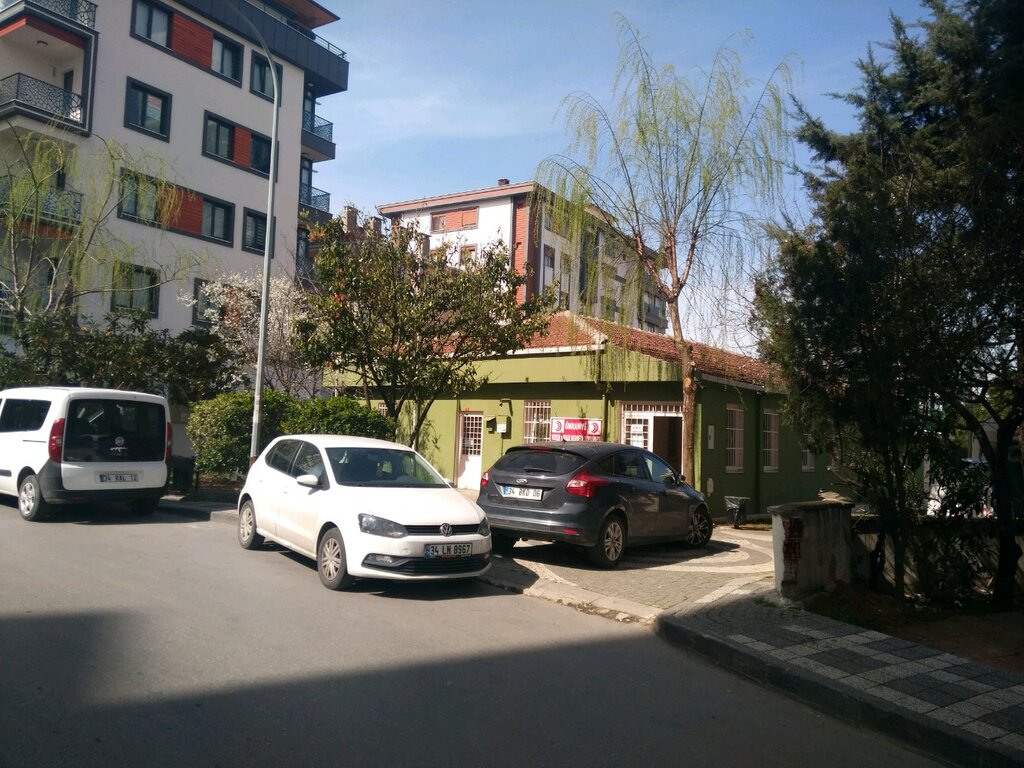 Çocuk oyun ekipmanları Verem Savaş Parkı, İstanbul, foto